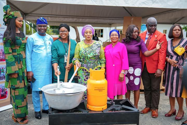 LAGOS FIRST LADY EMPOWERS 500 RESIDENTS WITH VOCATIONAL TOOLS TO BOOST ...
